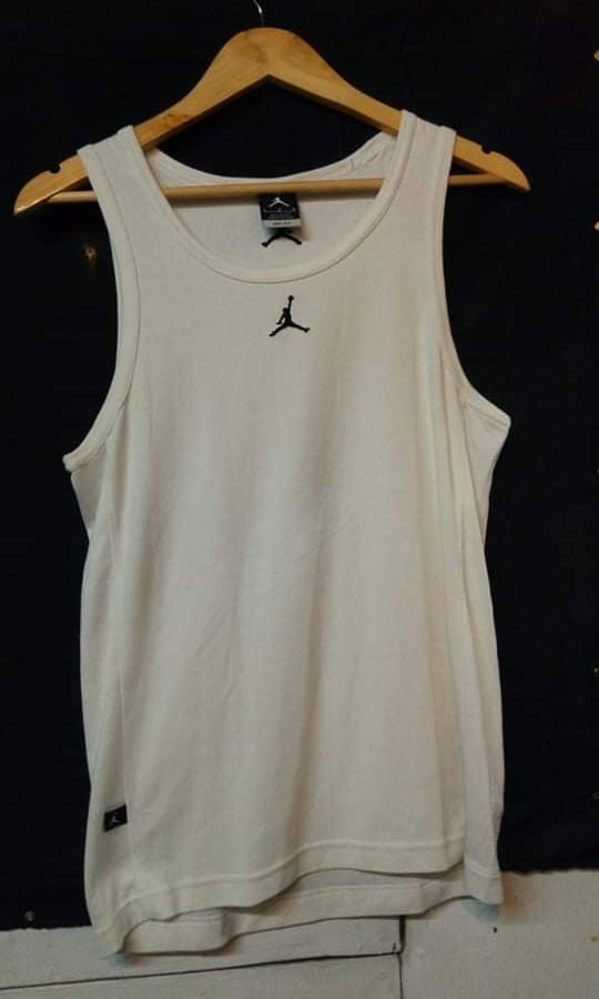 Jordan sando large fit med, Men's Fashion, Activewear on Carousell