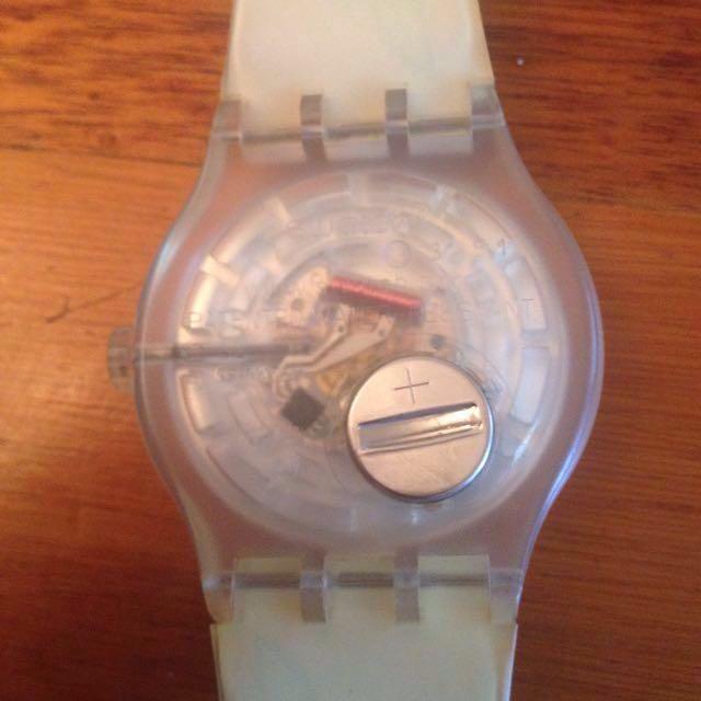 Swatch Daisy Daze, Women's Fashion, Watches & Accessories, Watches on ...