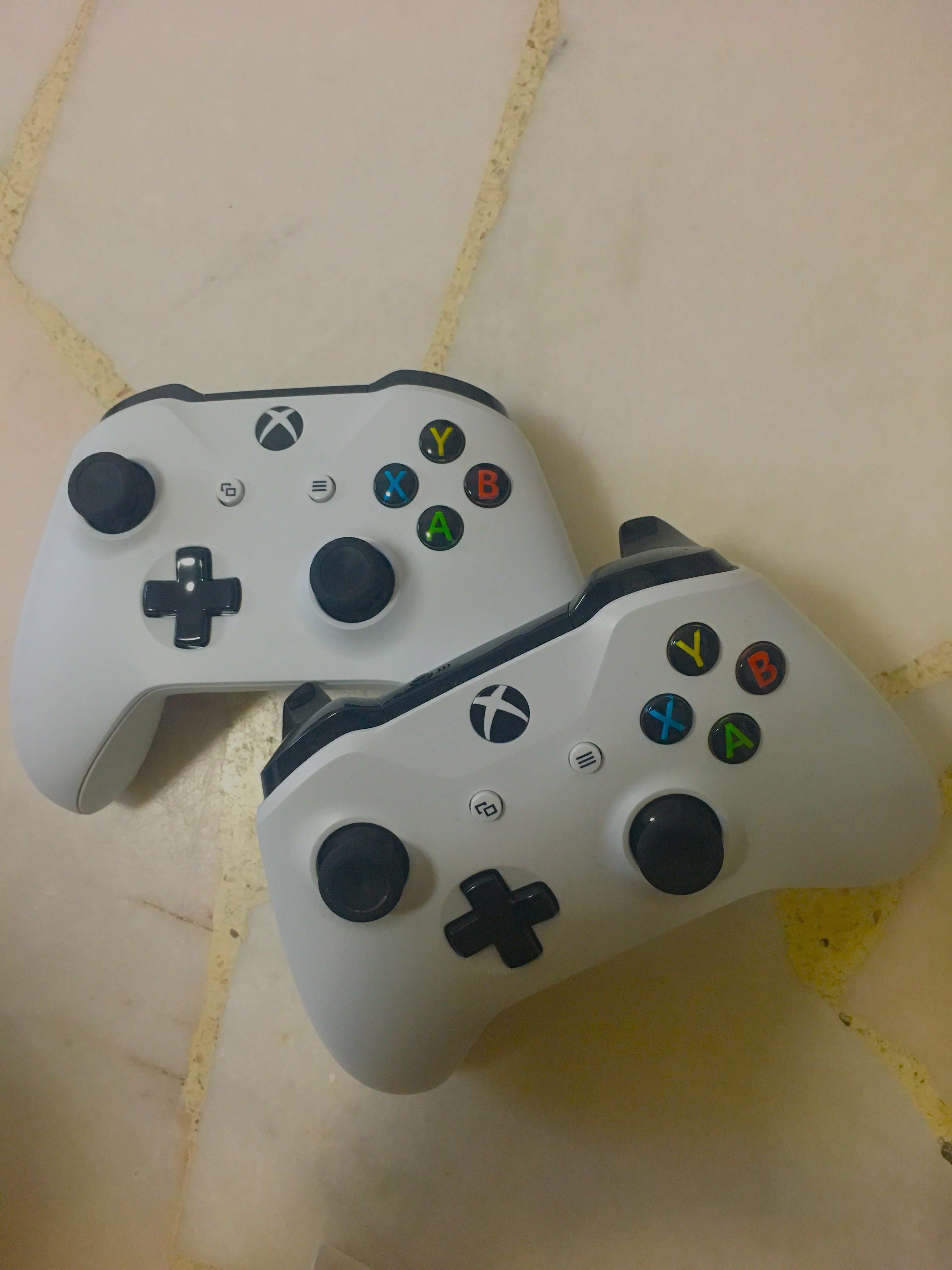 AUTHENTIC Xbox One Controller - White x2, Video Gaming, Gaming ...