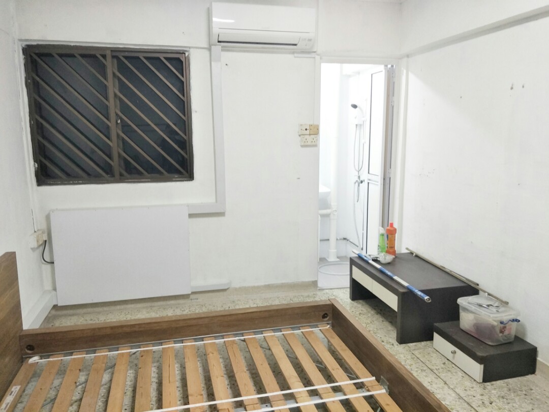 Master Bedroom @ AMK MRT Blk 576 - Mins walk to Hawker and MRT ...