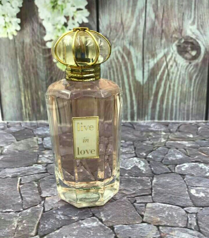 Parfum oscar de renta live in love, Kesehatan & Kecantikan, Parfum ...