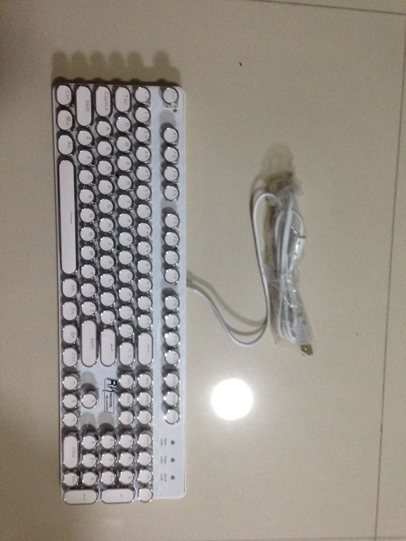 White Typewriter keyboard, Computers & Tech, Parts & Accessories ...