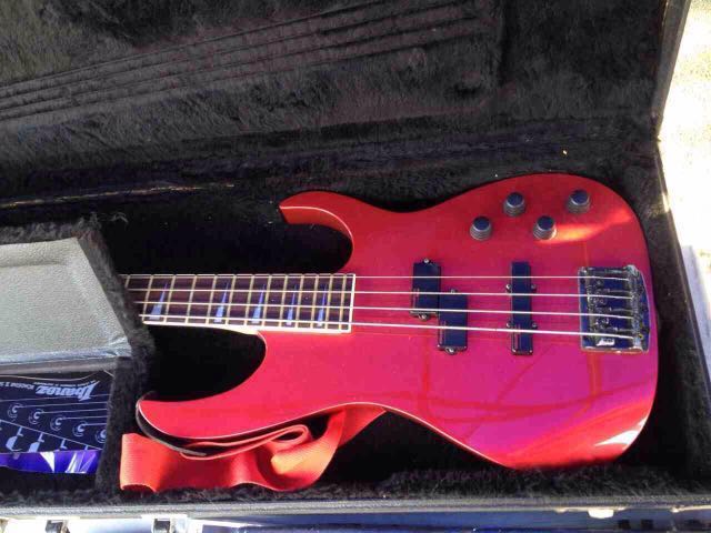 Ibanez RD828LELR Electronic Bass Guitar, Hobbies & Toys, Music & Media ...