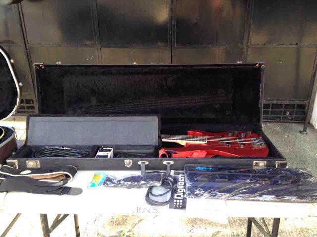 Ibanez RD828LELR Electronic Bass Guitar, Hobbies & Toys, Music & Media ...