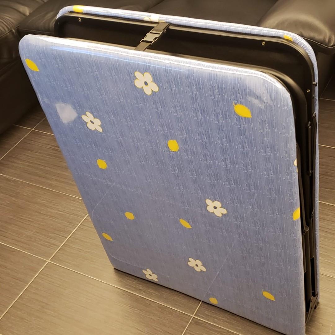 Pricerite 實惠木板底摺床連床褥, 傢俬＆家居, 傢俬, 床架及床褥 - Carousell