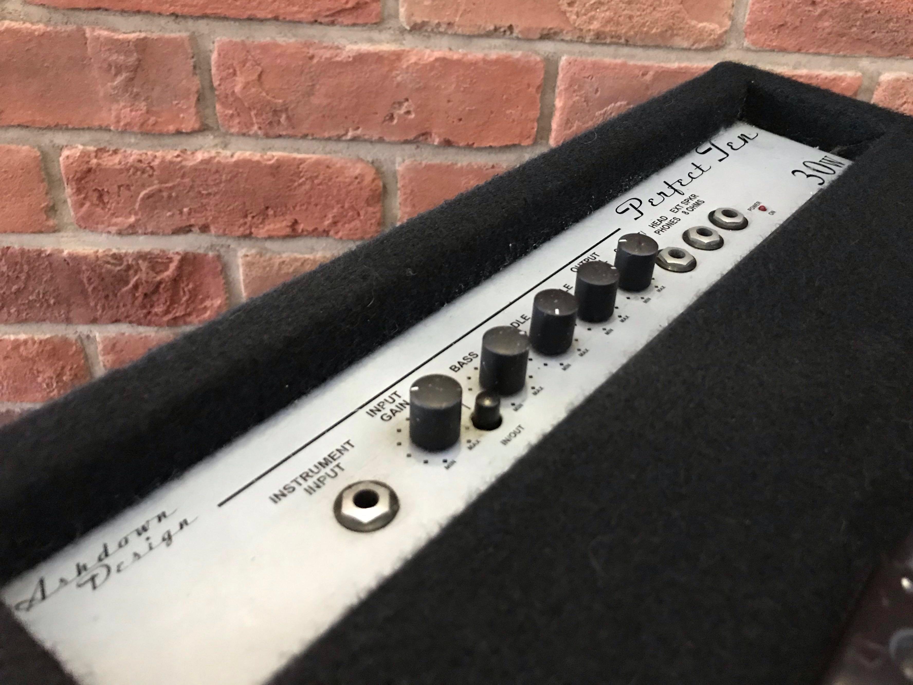Ashdown Perfect Ten 30 watts Bass Guitar Amplifier, Hobbies & Toys ...