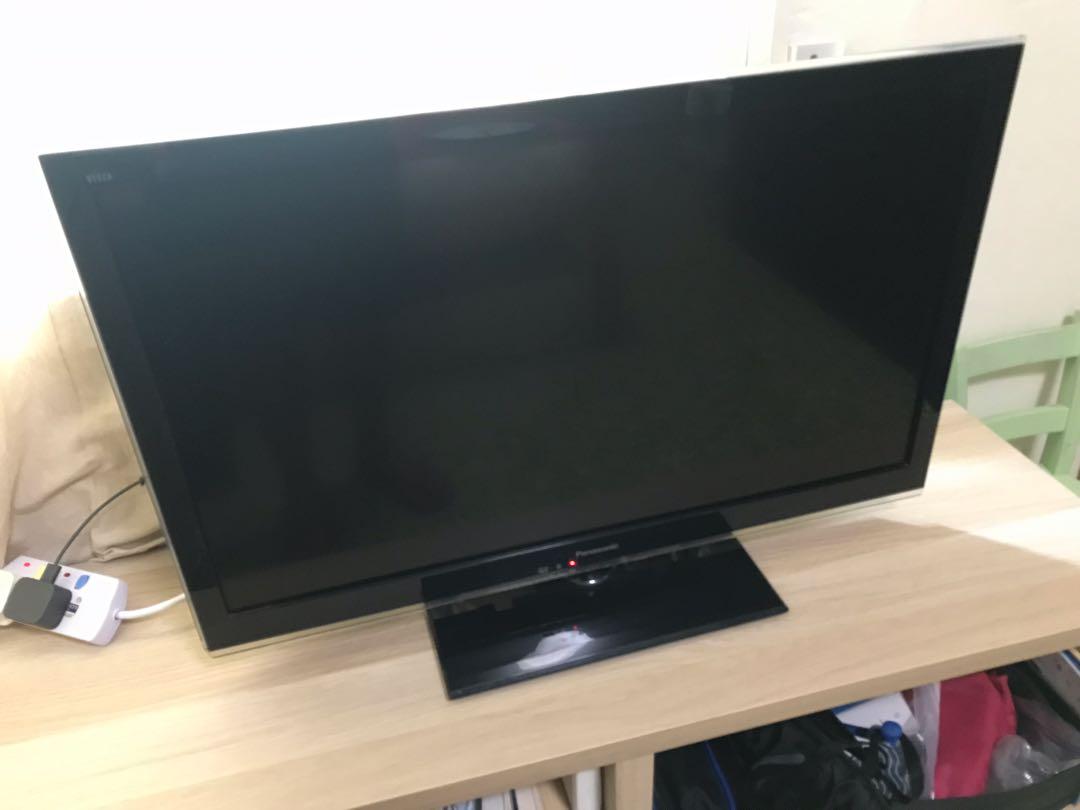Panasonic Viera 32 Inches LED TV TH L32EM5S with IKEA TV Rack ...