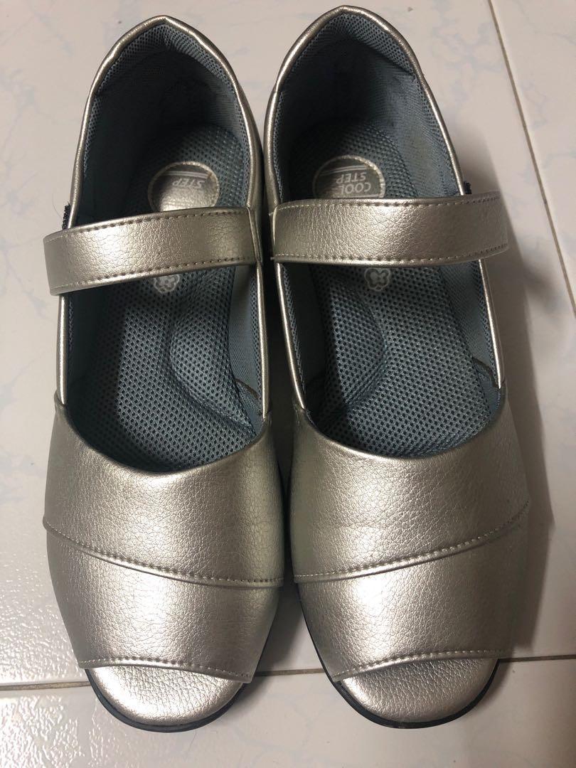 Pansy shoes 240 EEE, Women's Fashion, Footwear, Sneakers on Carousell