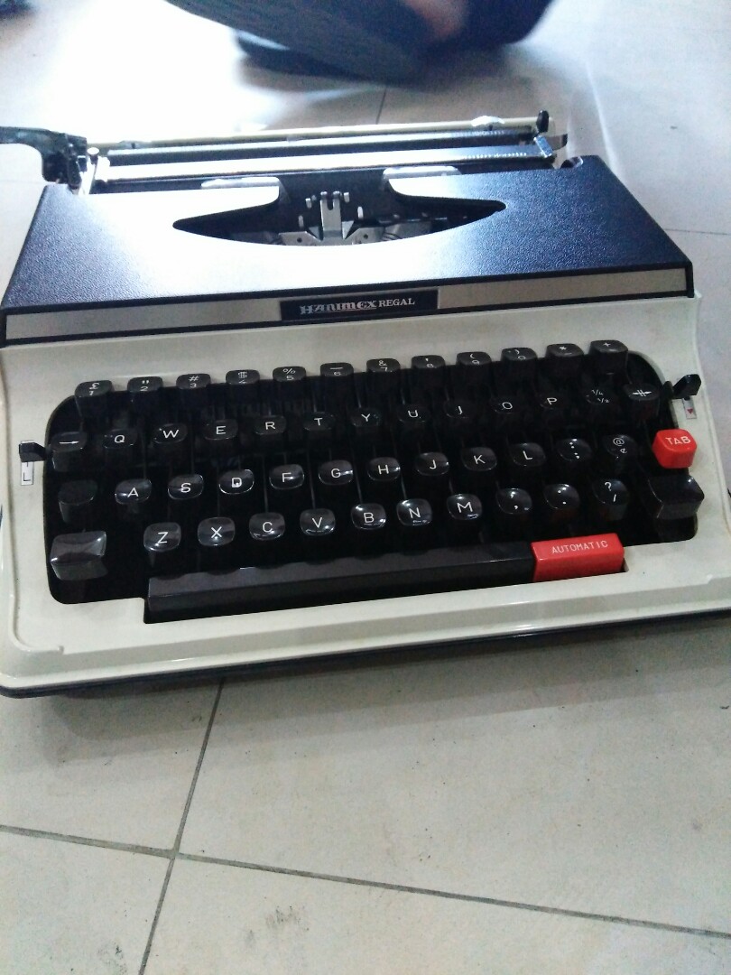 Vintage Typewriter Hanimex Regal, Vintage & Collectibles, Stamps ...
