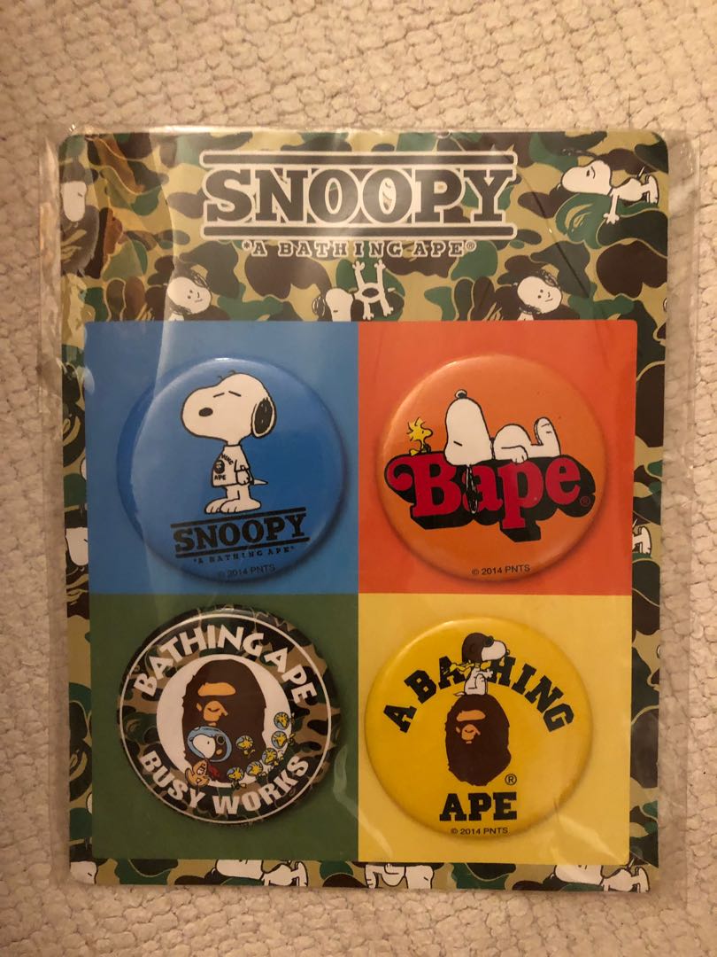 襟章 snoopy x bape a bathing ape pin, 男裝, 手錶及配件, 方巾 - Carousell