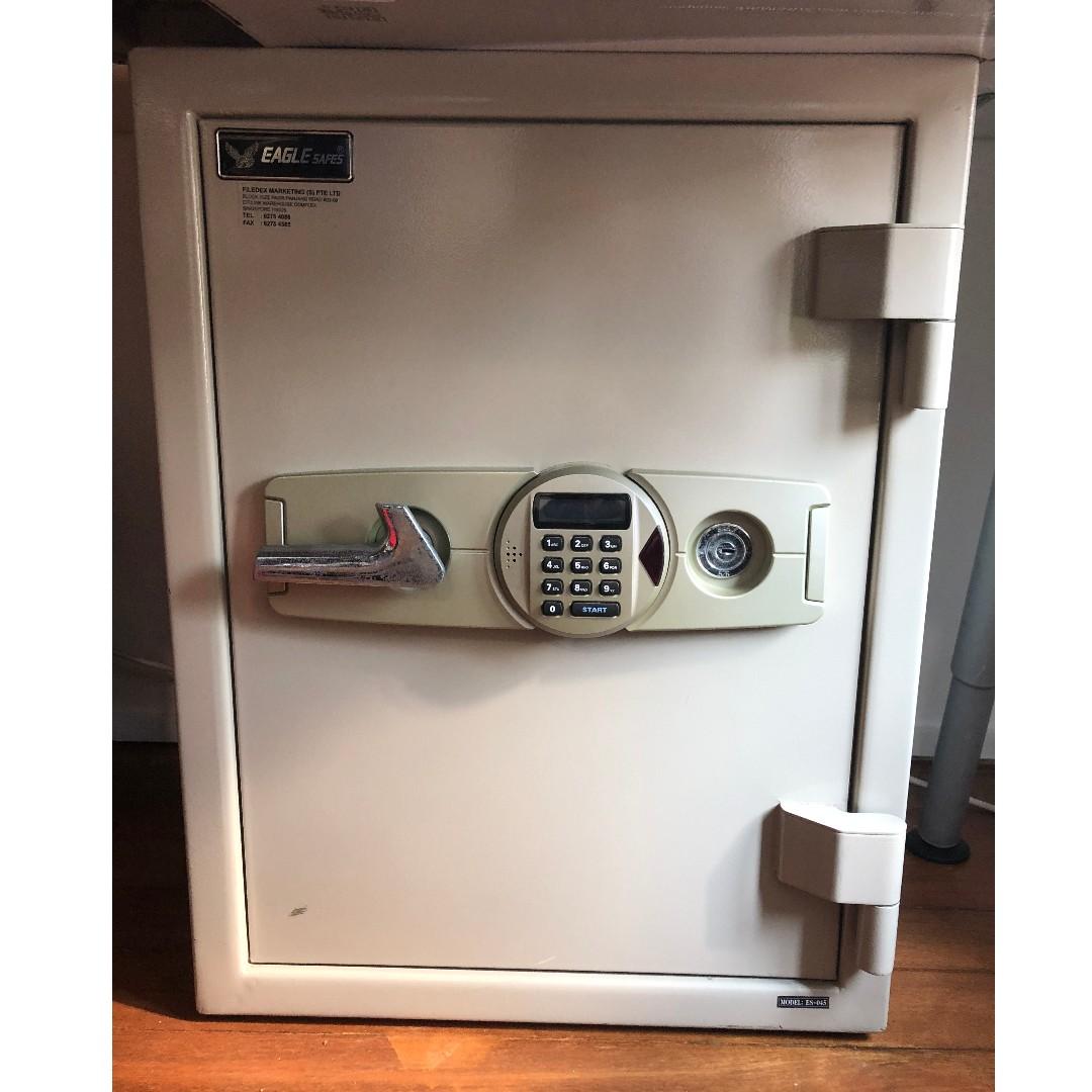 Eagle Safe Model ES-045, Furniture & Home Living, Lighting & Fans, Fans ...