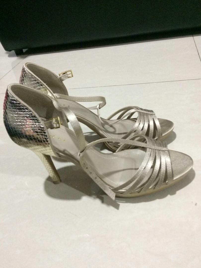 Shoes Vincci, Fesyen Wanita, Sepatu di Carousell