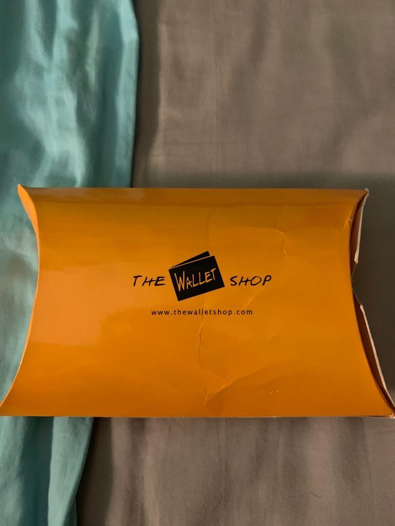 The Wallet Shop Pantone Wallet (MYUK), Men's Fashion, Watches ...