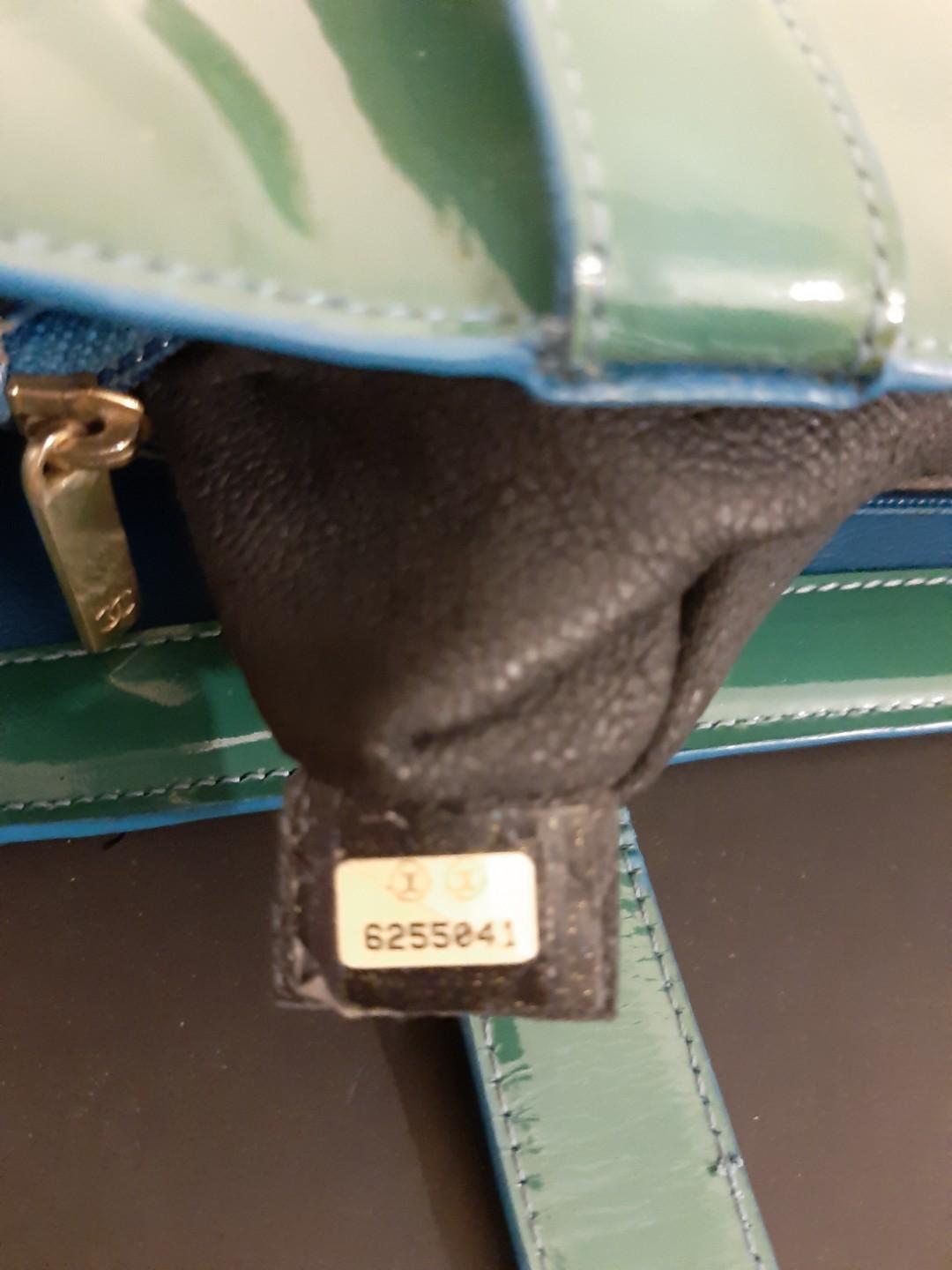 AUTHENTIC CHANEL LOGO SHOULDER BAG - SHINY GREEN PATENT LEATHER ...