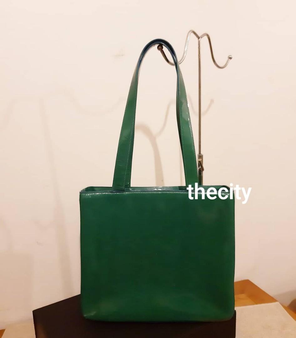AUTHENTIC CHANEL LOGO SHOULDER BAG - SHINY GREEN PATENT LEATHER ...