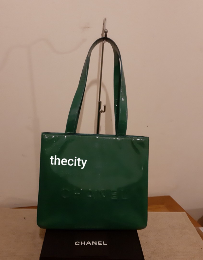 AUTHENTIC CHANEL LOGO SHOULDER BAG - SHINY GREEN PATENT LEATHER ...