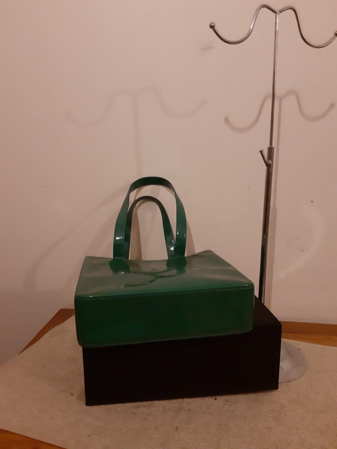 AUTHENTIC CHANEL LOGO SHOULDER BAG - SHINY GREEN PATENT LEATHER ...