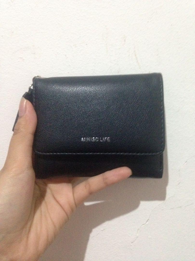 Dompet miniso, Fesyen Wanita, Tas & Dompet di Carousell