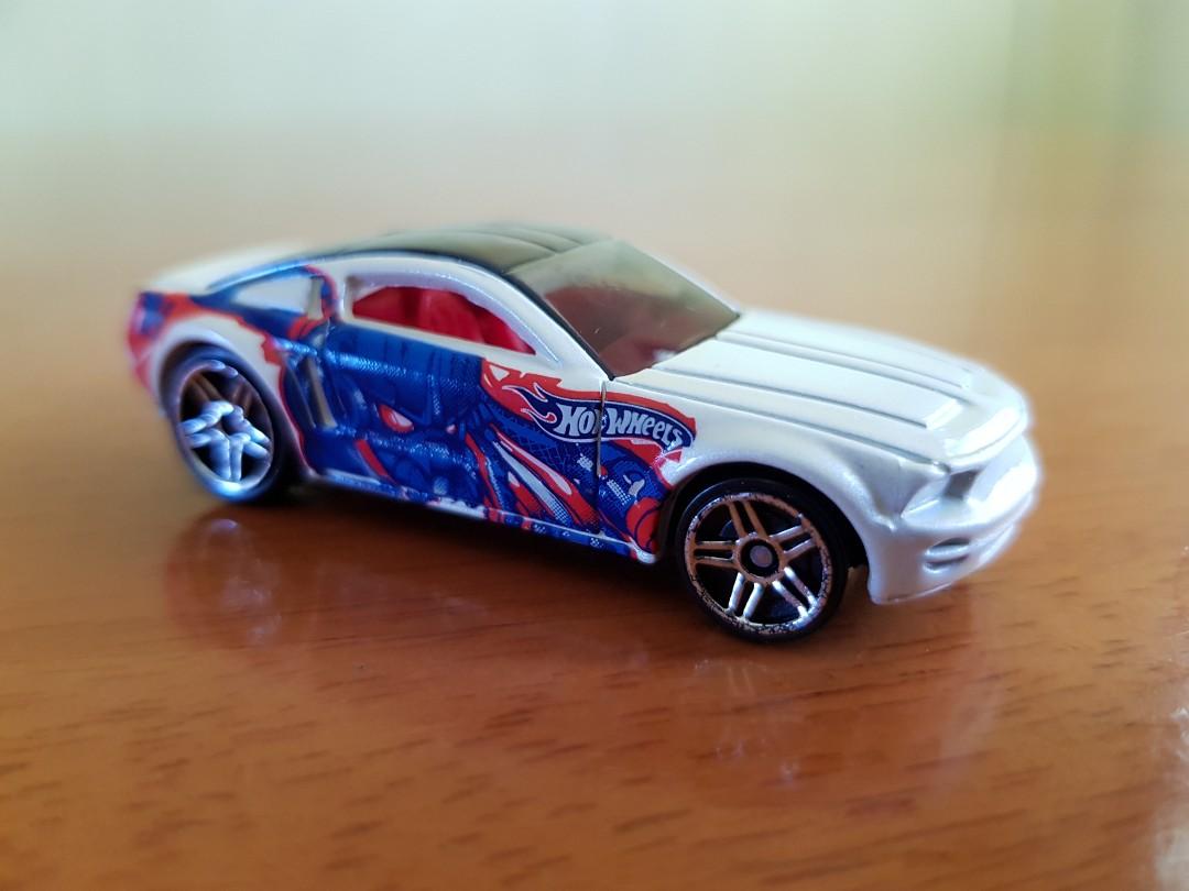 Hot Wheels Robots Theme Race cars, Hobbies & Toys, Toys & Games on ...