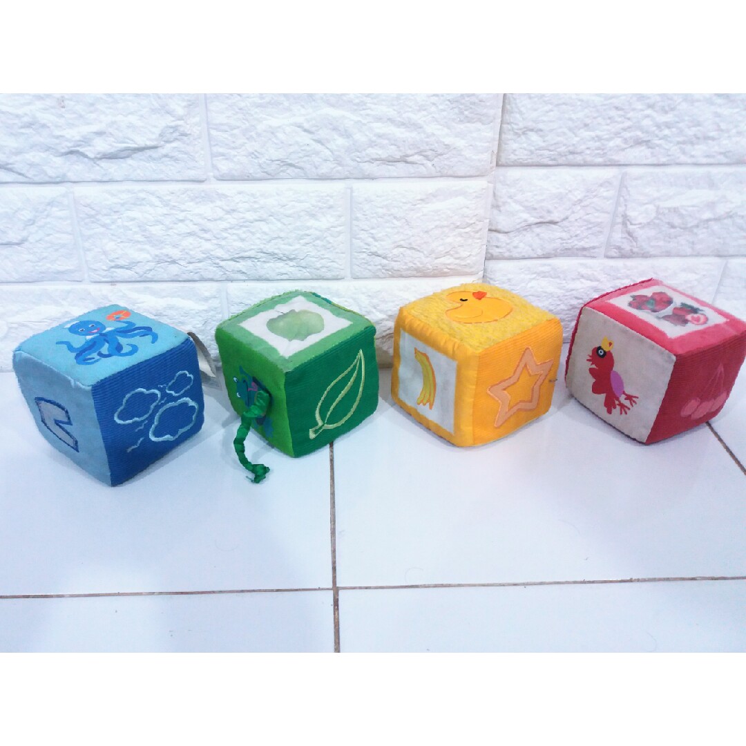 Sensory soft cube baby einstein, Bayi & Anak, Lainnya di Carousell