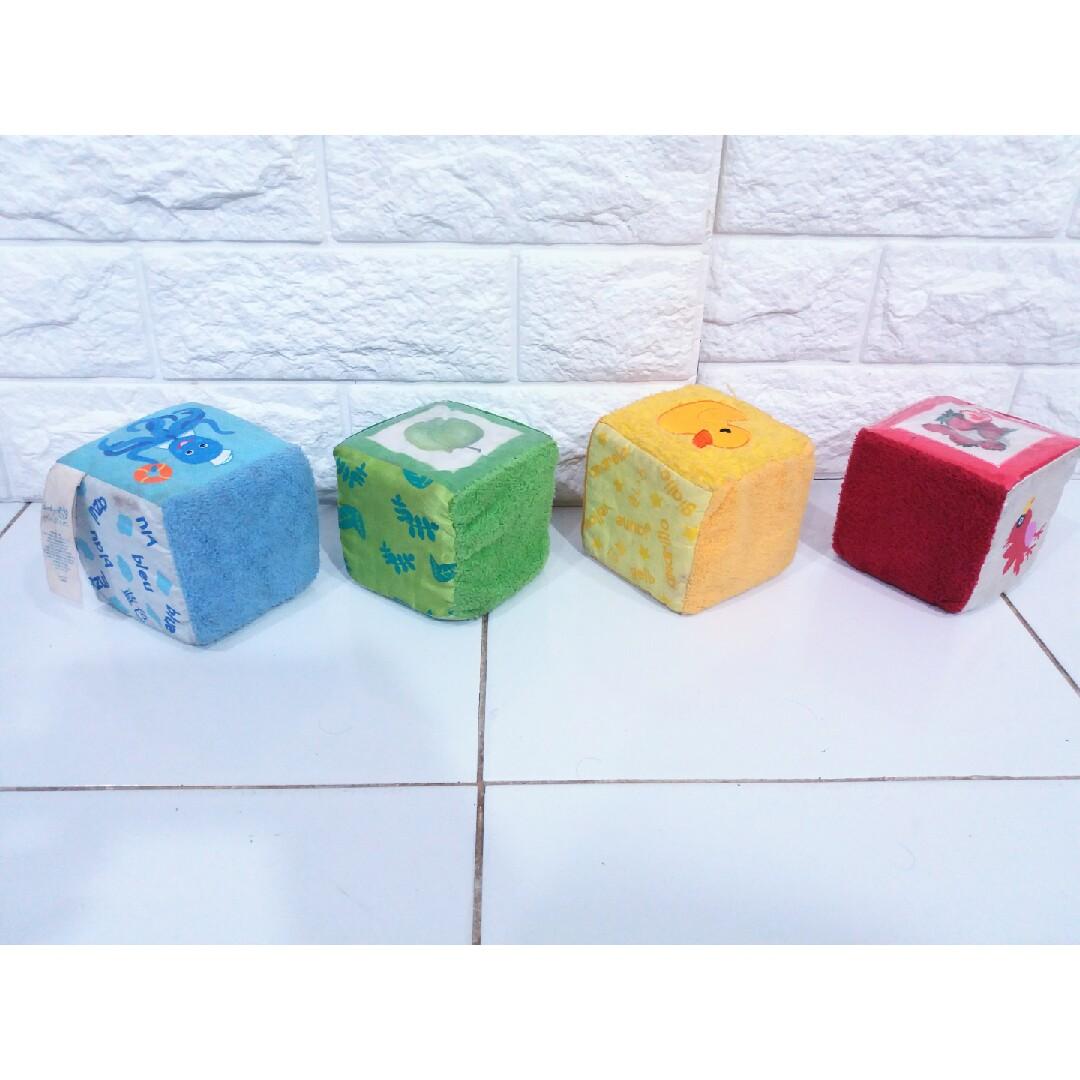 Sensory soft cube baby einstein, Bayi & Anak, Lainnya di Carousell