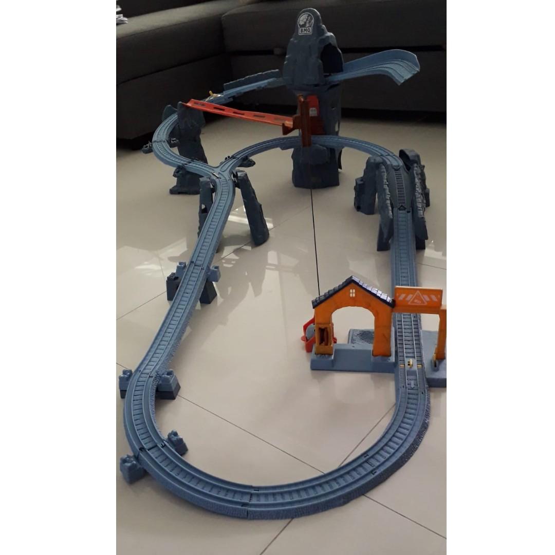 Thomas the Train: TrackMaster Risky Rails Bridge Drop, Toys & Games ...