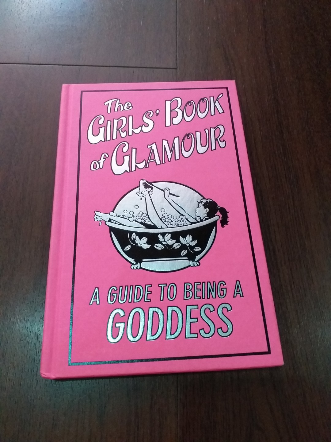 The girls book of glamour, Buku & Alat Tulis, Buku di Carousell