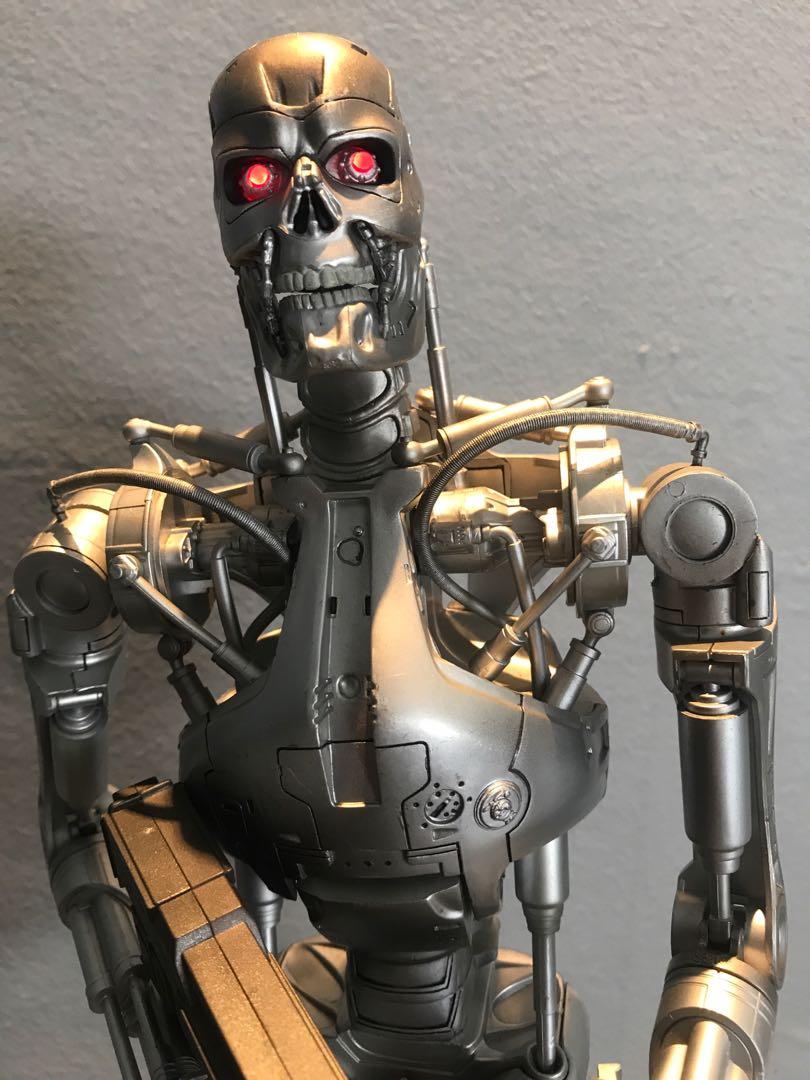 Neca 18 Inch Endoskeleton From Terminator With Light Up Eyes Predator ...