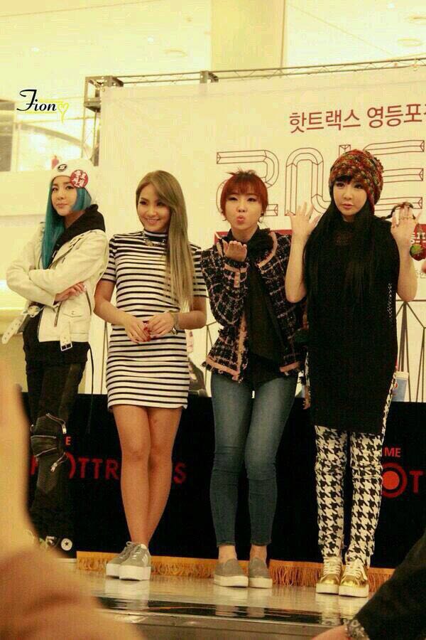 B> Official 2NE1 Concert Merch, Hobbies & Toys, Memorabilia & Collectibles, Fan Merchandise on ...