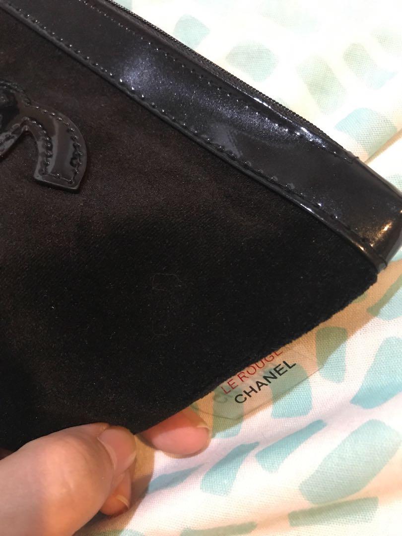 Chanel Le Rouge Pouch ViP gift, Fesyen Wanita, Tas & Dompet di Carousell