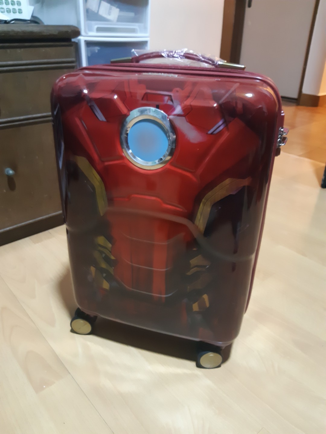 Samsonite Marvel Iron Man 20" spinner, Hobbies & Toys, Travel, Luggage ...