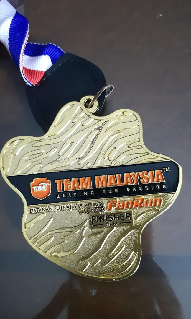 FUN RUN MEDAL, Sports Equipment, Sports & Games, Racket & Ball Sports ...