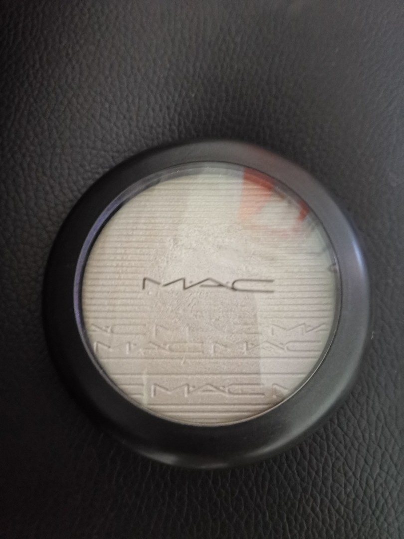 MAC highlighter in soft frost, Beauty & Personal Care, Face, Makeup on ...