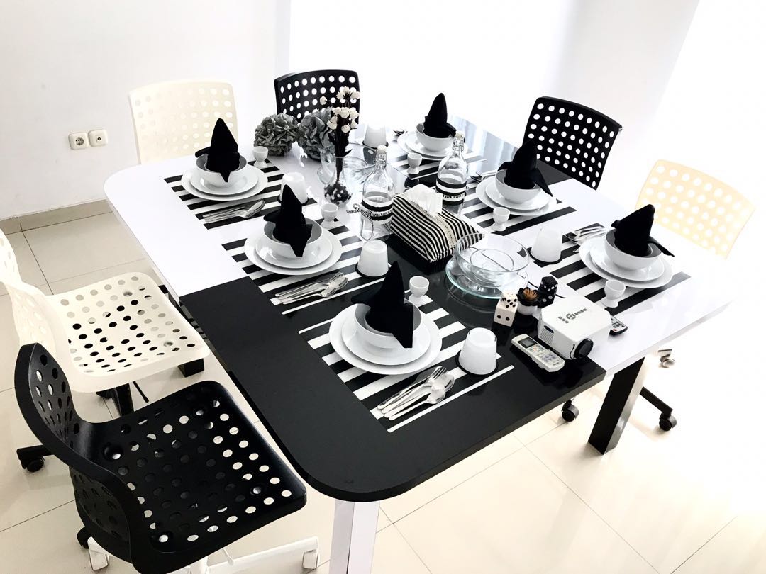 Meja Meeting / Meja Kerja HITAM PUTIH, Perabotan Rumah di Carousell