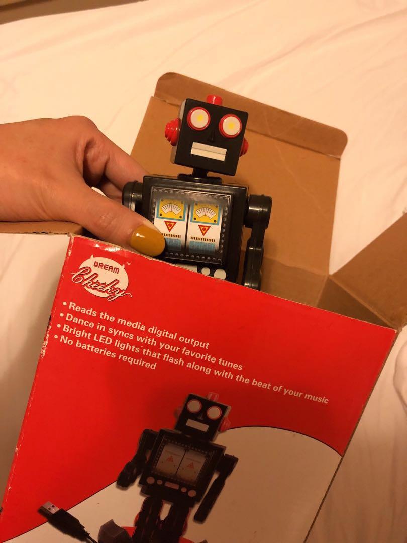 USB Dancing Robot 跳舞機器人, 興趣及遊戲, 玩具 & 遊戲類 - Carousell
