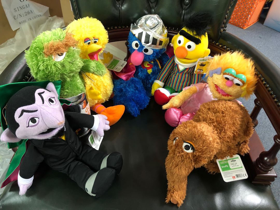 Sesame Street - Oscar, Grover, Count, Snuffy, Zoe, Bert, Big Bird ...