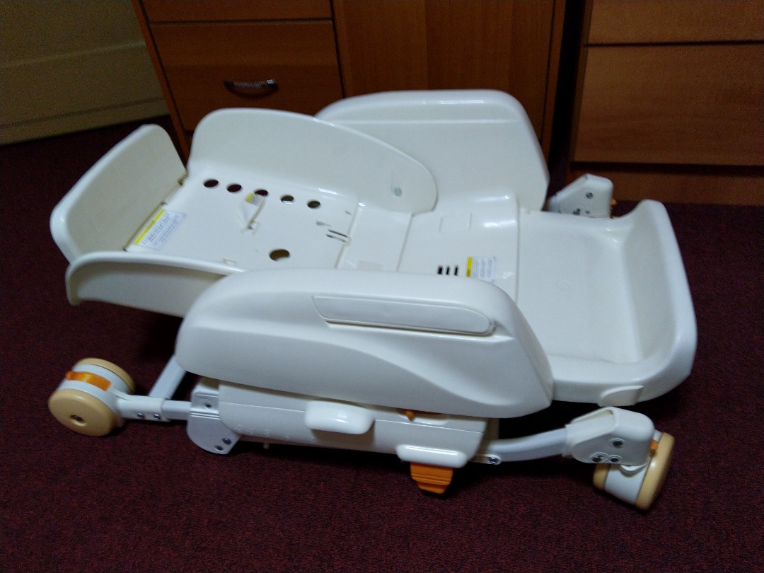 Combi baby chair and rocker, Babies & Kids, Infant Playtime on Carousell