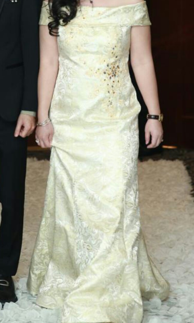 Gaun pesta warna gold, Fesyen Wanita, Pakaian Wanita, Gaun & Rok di ...