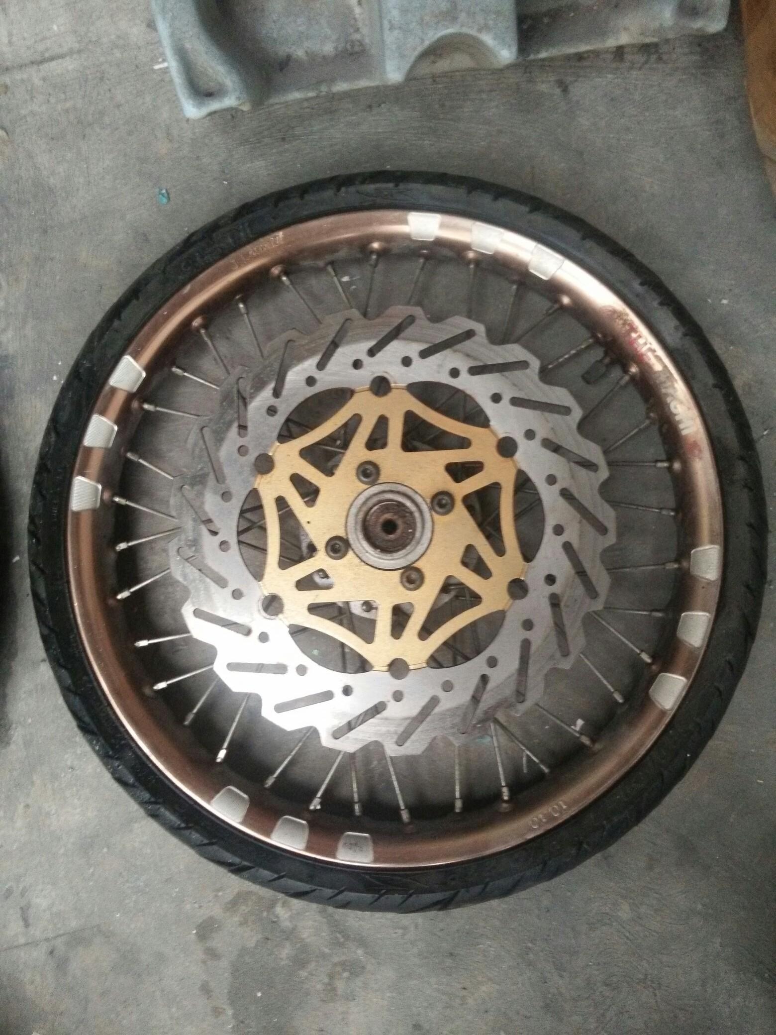 Velg motor the machi bonus ban dan cakram, Motor di Carousell