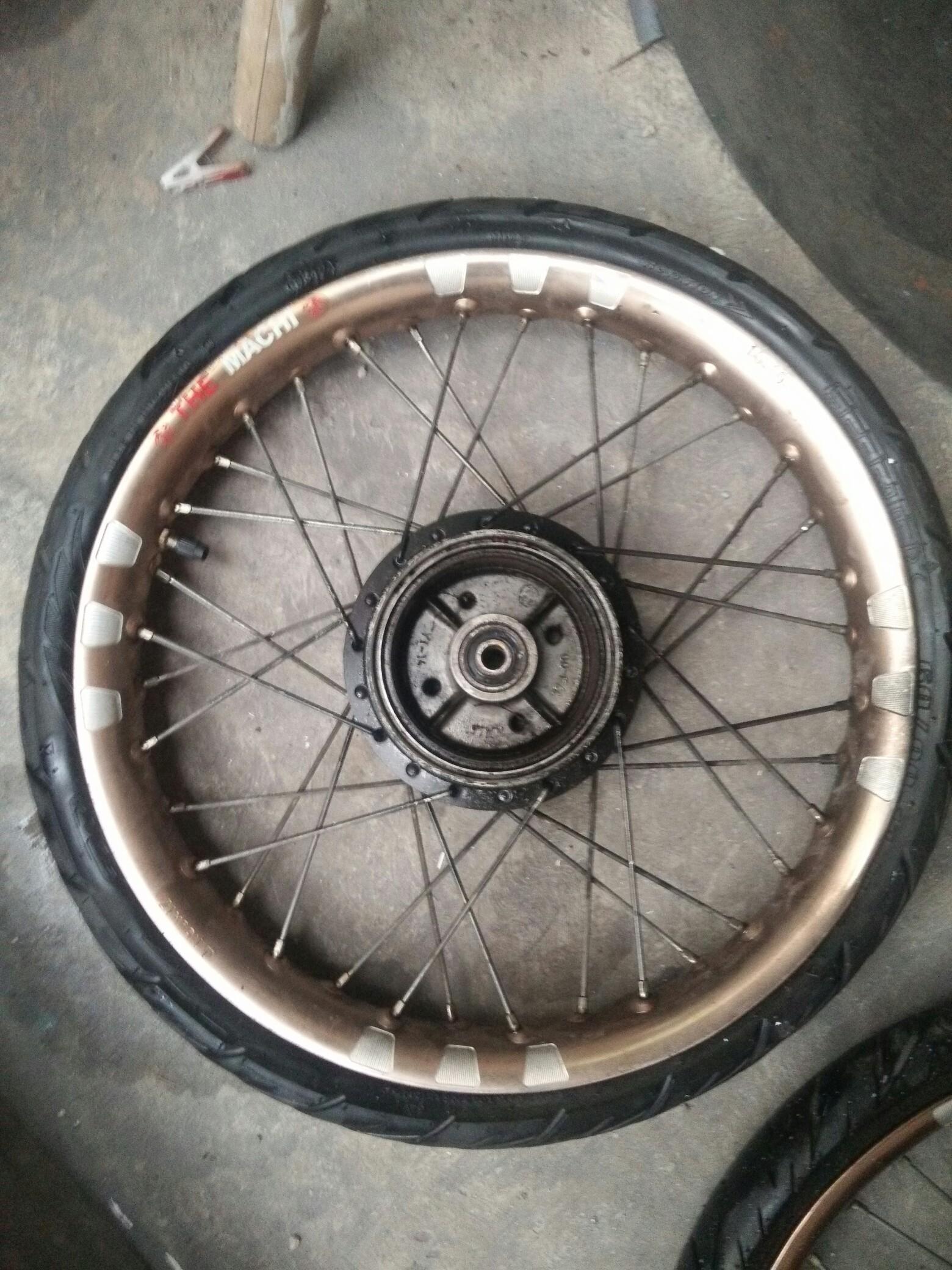 Velg motor the machi bonus ban dan cakram, Motor di Carousell