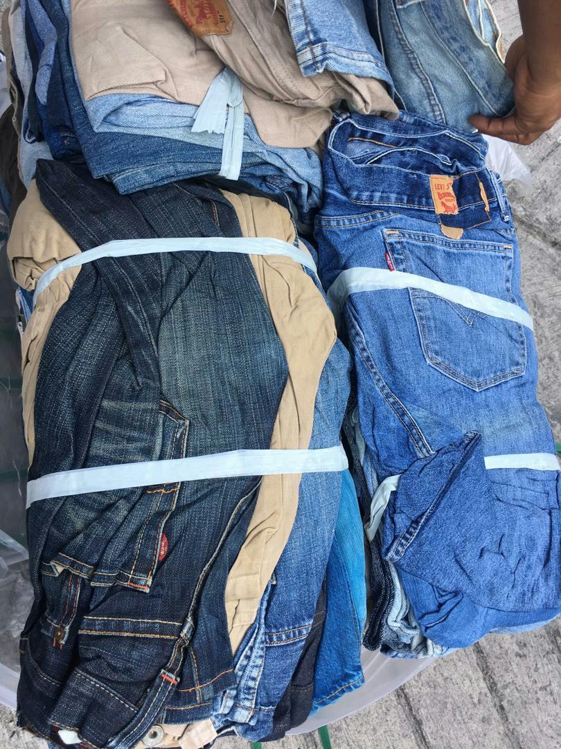 Bale men levis jeans 100kg, Men's Fashion, Bottoms, Jeans on Carousell