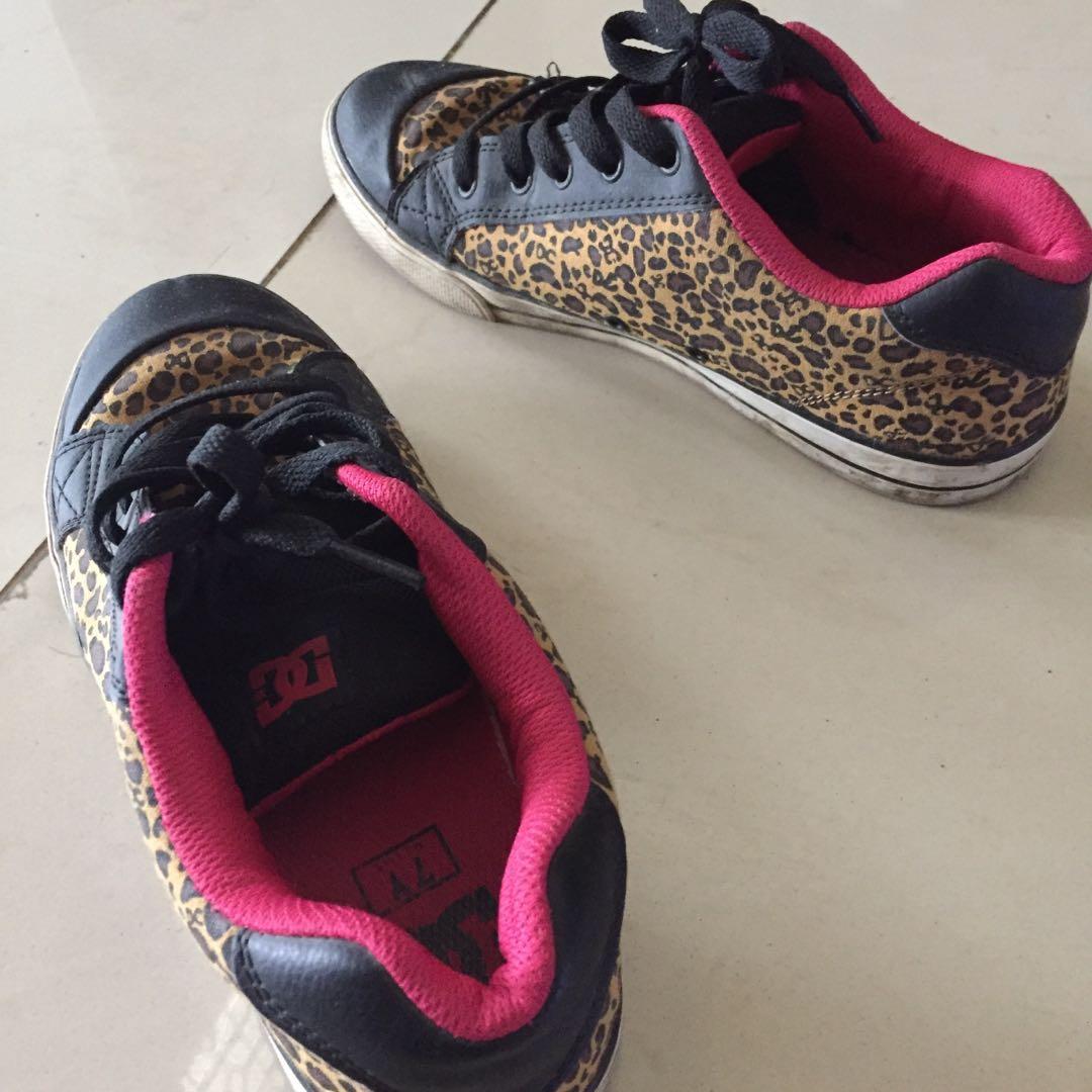 DC sneakers leopard wanita, Fesyen Wanita, Sepatu di Carousell