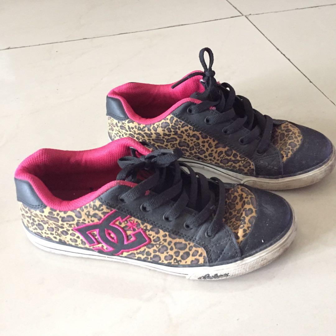DC sneakers leopard wanita, Fesyen Wanita, Sepatu di Carousell