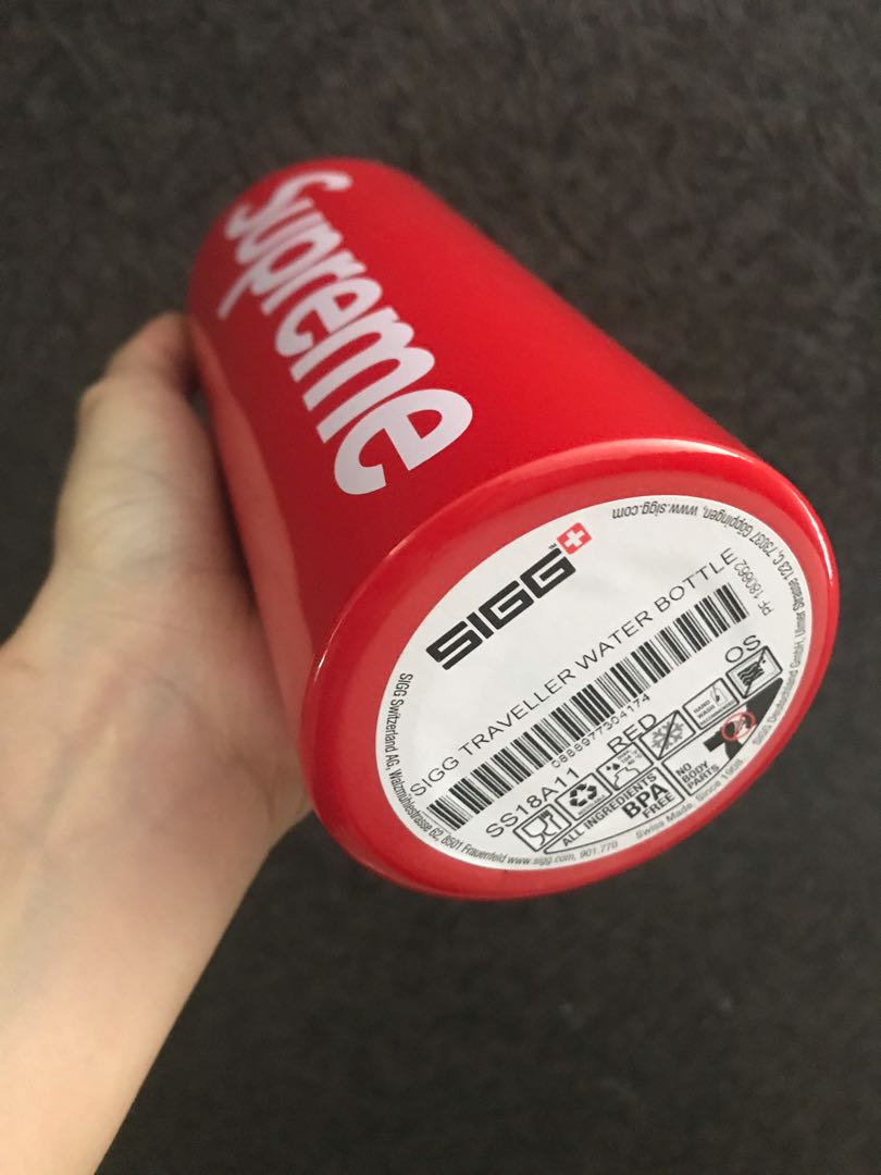 SUPREME x SIGG Traveler 0.6L water bottle, Serba Serbi, Others di Carousell