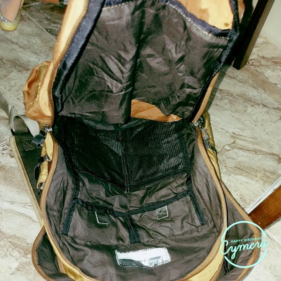 Backpack Victorinox (Defect), Men's Fashion, Bags, Backpacks on Carousell