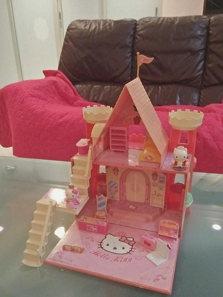 Hello Kitty Princess Castle, Hobbies & Toys, Toys & Games on Carousell