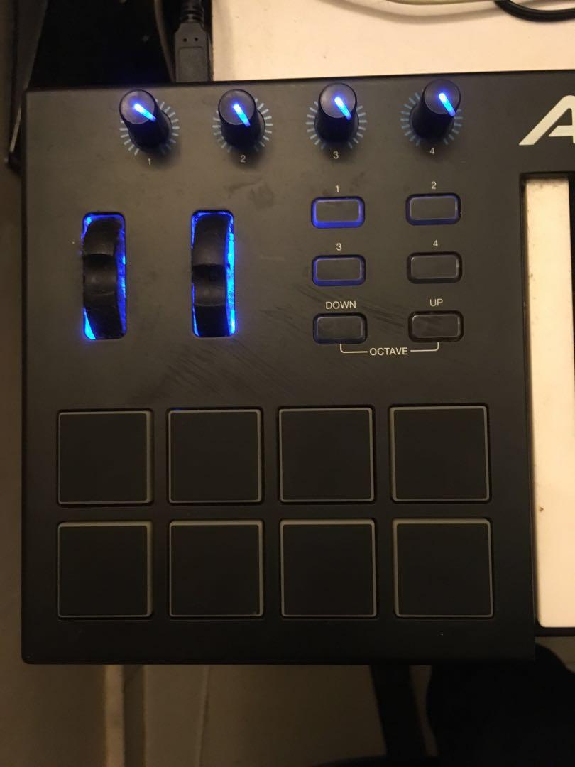 Alesis V61 | 61-Key USB MIDI Keyboard & Drum Pad Controller (8 Pads / 4 ...