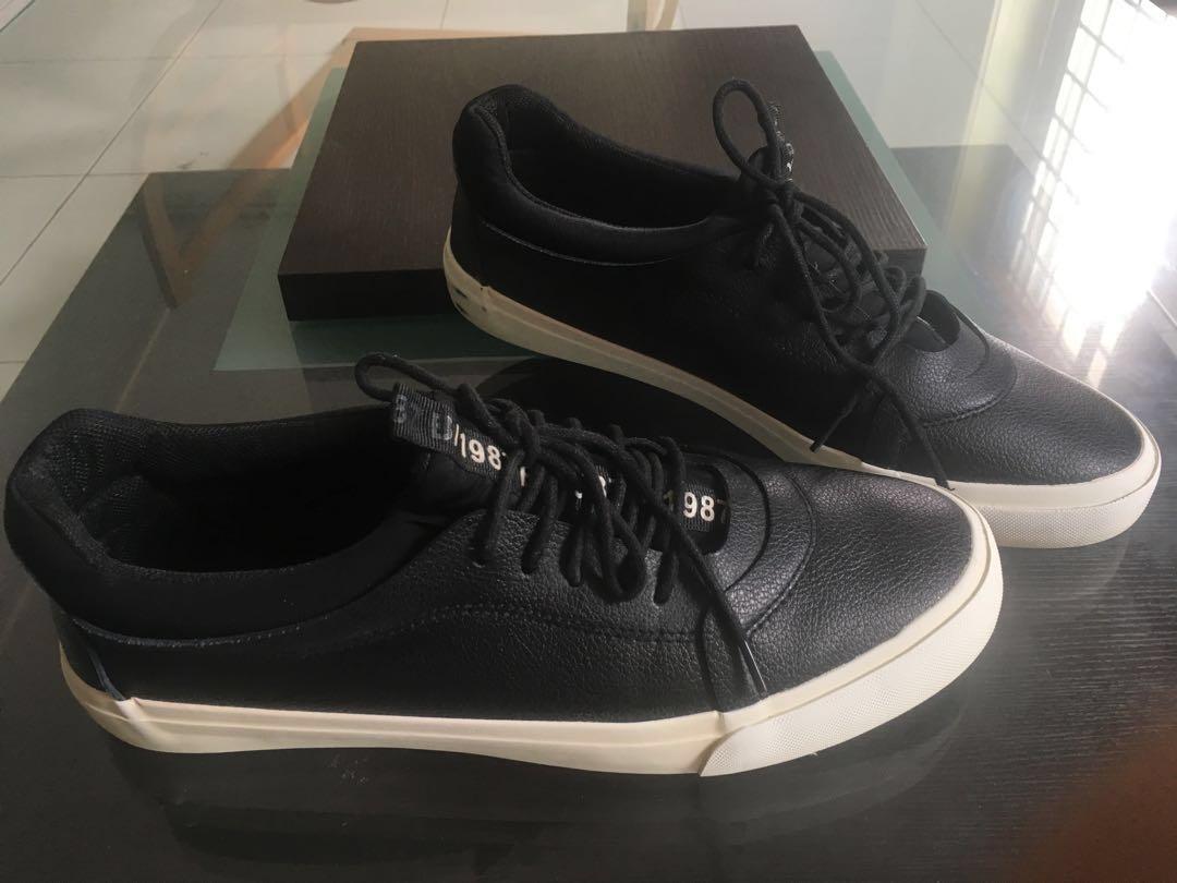 Bench shoes, Men's Fashion, Footwear, Dress Shoes on Carousell
