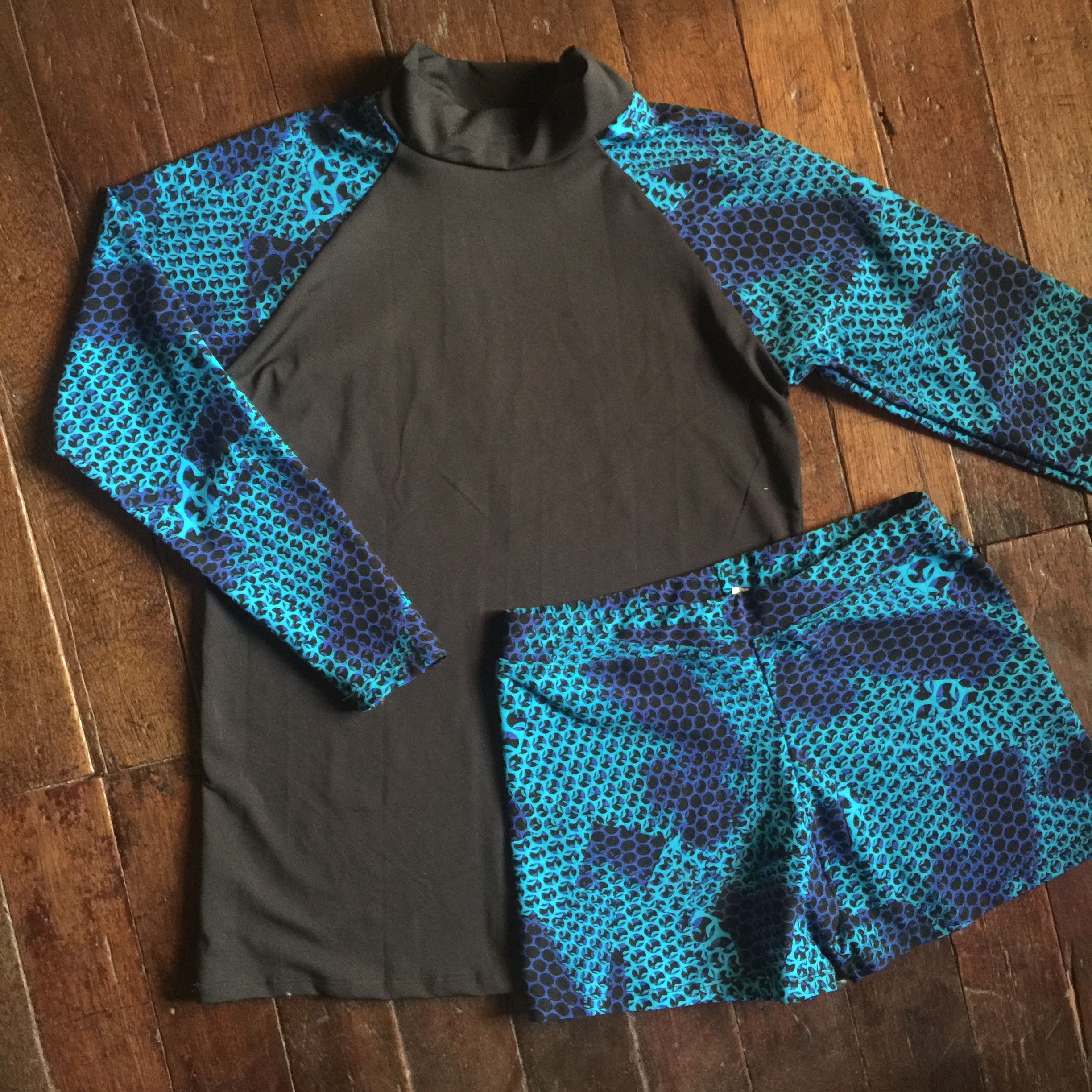 two piece rush guard, Women's Fashion, Swimwear, Rash guard on Carousell