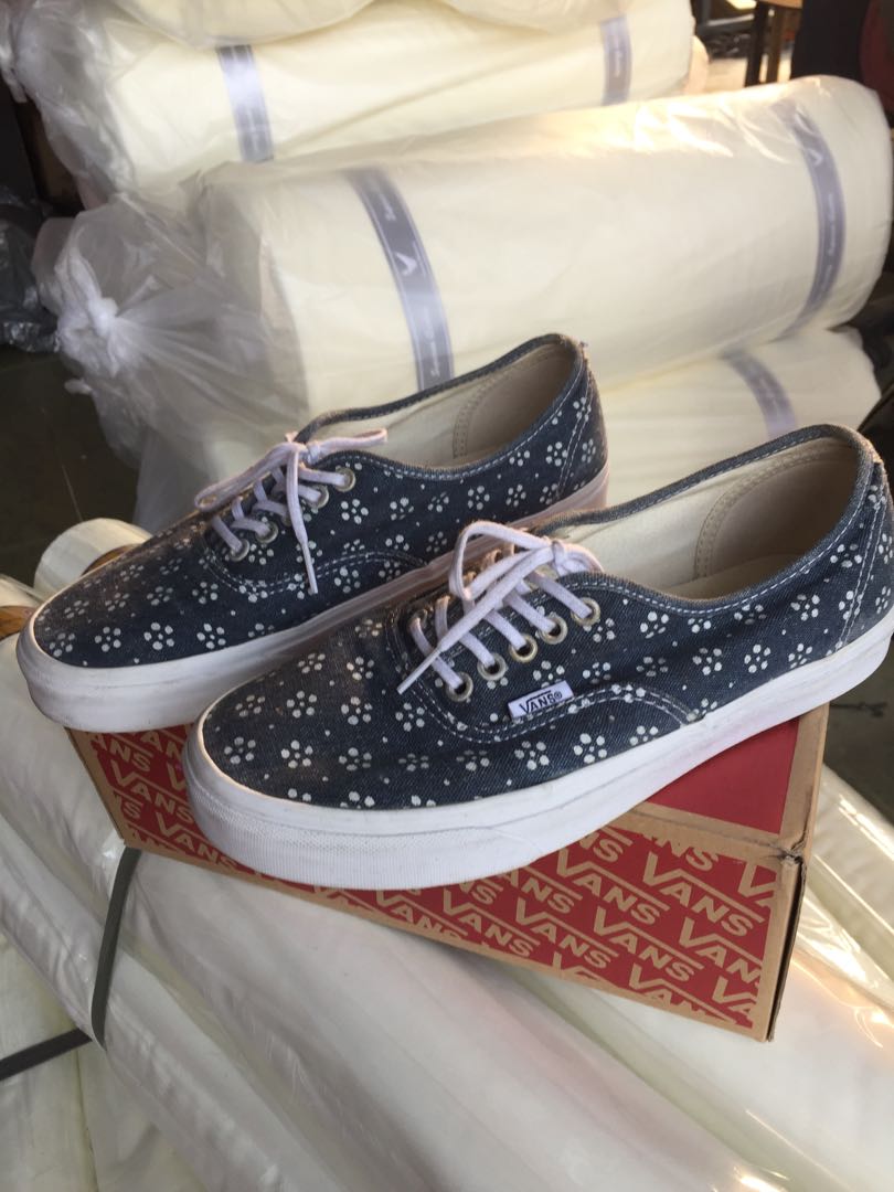 Vans batik, Men's Fashion, Footwear, Sneakers on Carousell